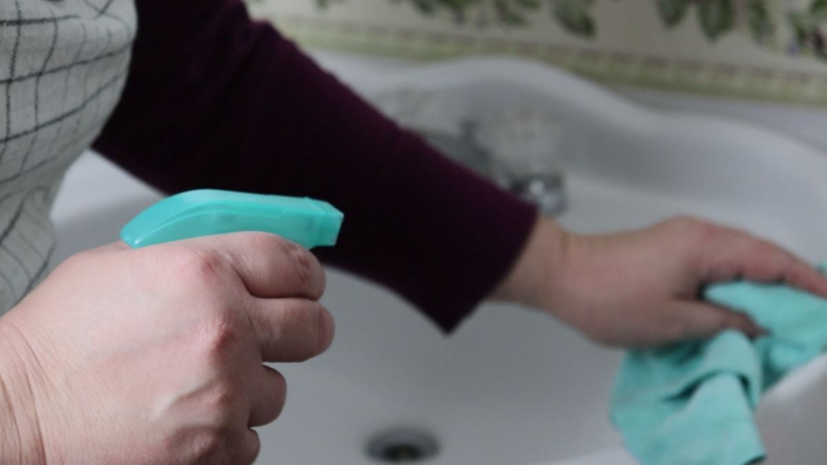 DIY Natural Cleaning Spray || Quick And Easy To Make - Sustainable Slow ...