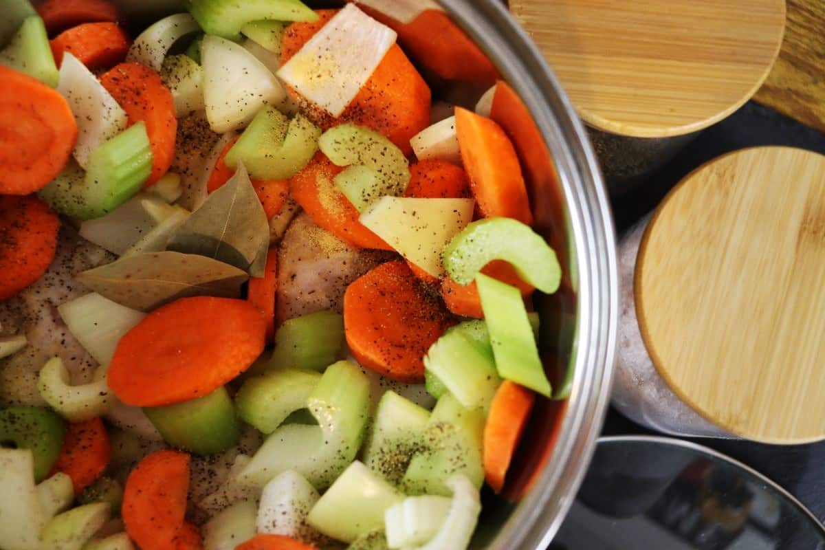 How To Make An Easy Homemade Chicken Broth Recipe - Sustainable Slow Living