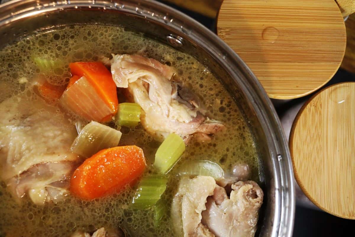 How To Make An Easy Homemade Chicken Broth Recipe - Sustainable Slow Living